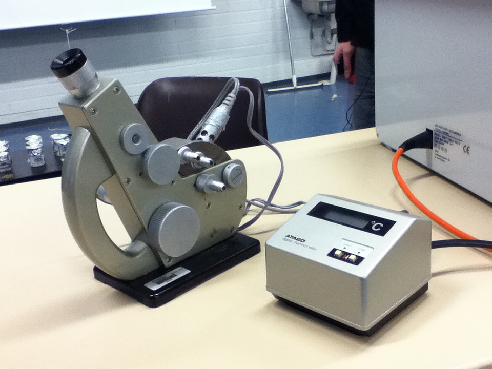 YKSIKKÖPROSESSEJA: Tislaus ja Refraktometria